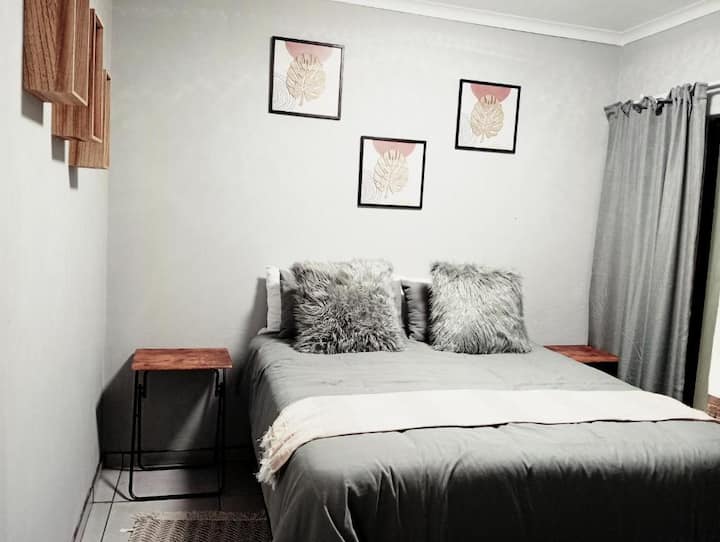 Be Our Guest Near Or Tambo International Airport - Benoni