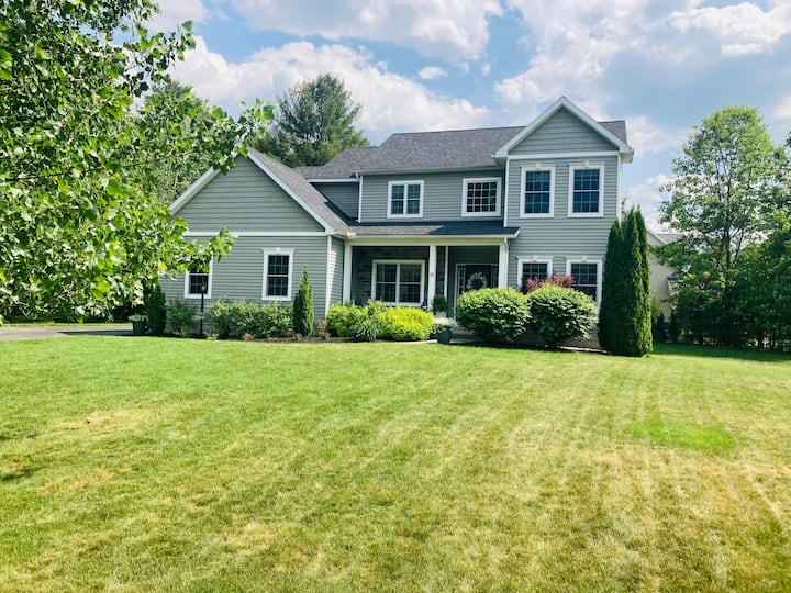 Saratoga Stallion 5 Bedroom, New Inground Pool - Corinth, NY