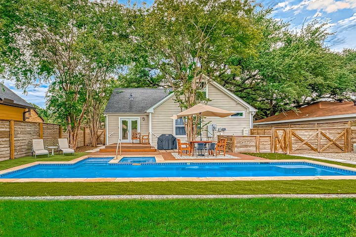 Bungalow Retreat W/pool - Houston, TX
