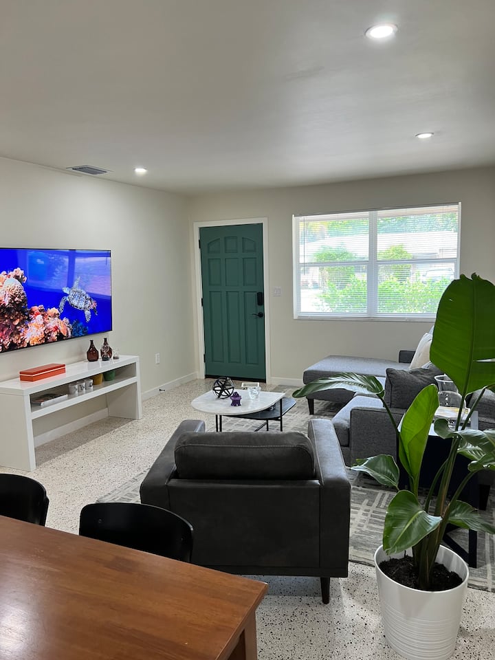 Spacious, Elegant, Open Concept 2/2 Duplex (1226) - Miami Shores, FL