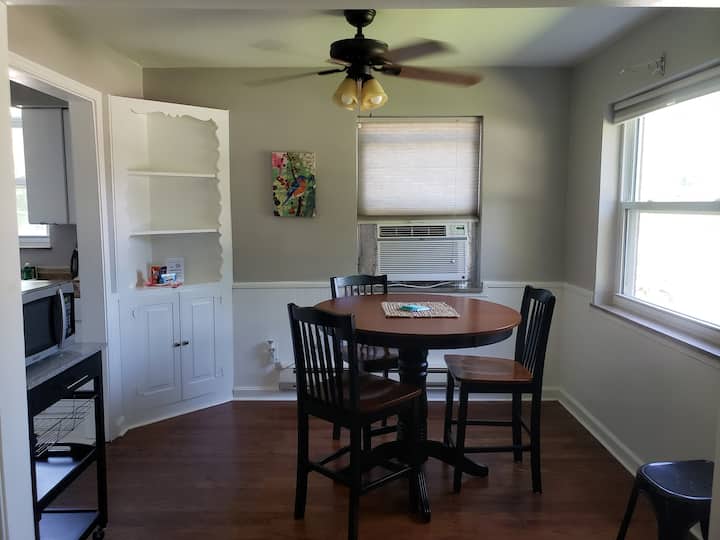 Clean & Cute 2-bedroom, 1st Floor - Cincinnati, OH