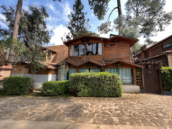 Cabaña Maar Cuenta Con Alberca Y Chimenea - Valle de Bravo