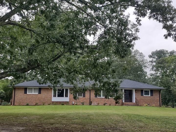 Great Location In Convenient Botany Woods - Greenville, SC