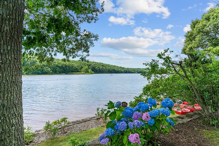 “Lake By The Ocean” Beautifully Renovated - Narragansett, RI