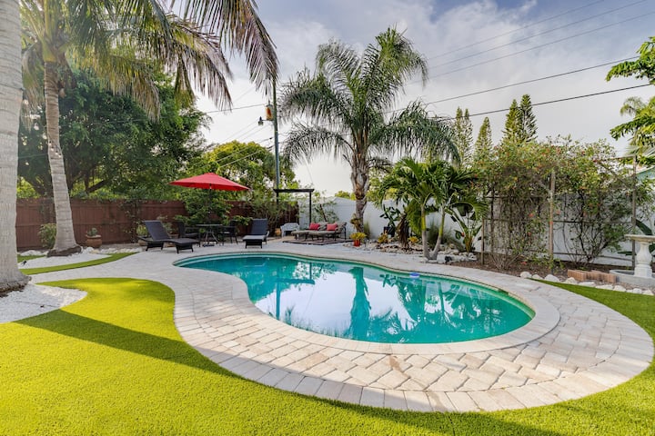 Resort Style Heated Pool Golf Img & Ami  Beaches - Bradenton, FL