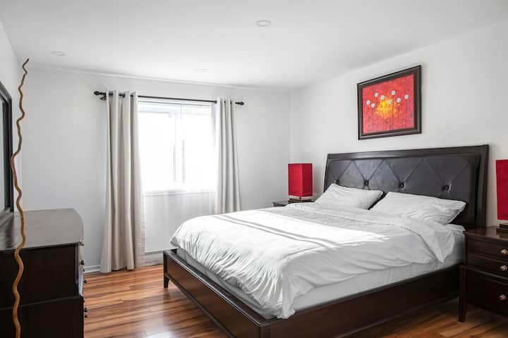Grand & Luxueux, Parking Gratuit, Lit King Size,tv - Longueuil