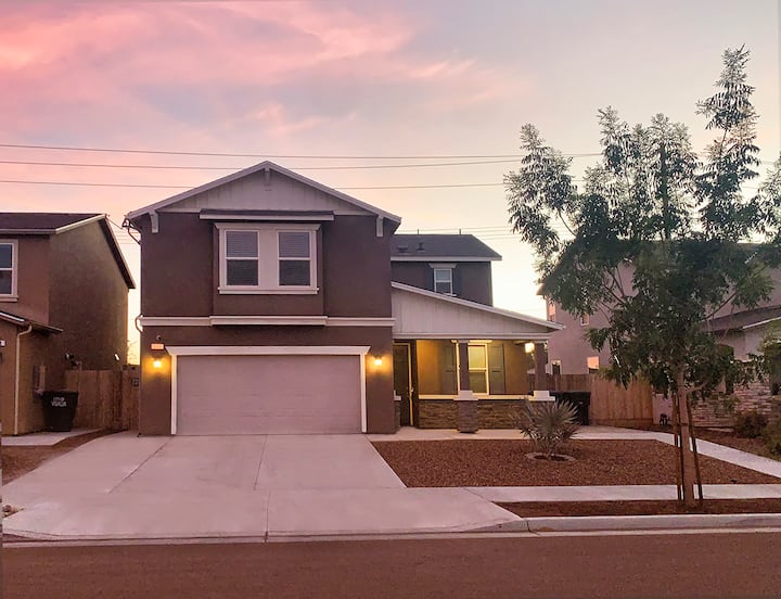 Gorgeous Family Home Near Sequoia National Park - Visalia, CA