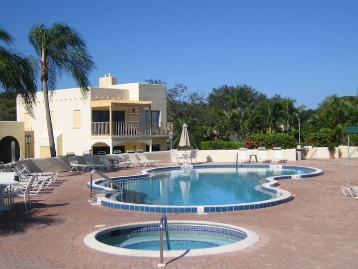 Lake View Naples Condo - Naples, FL