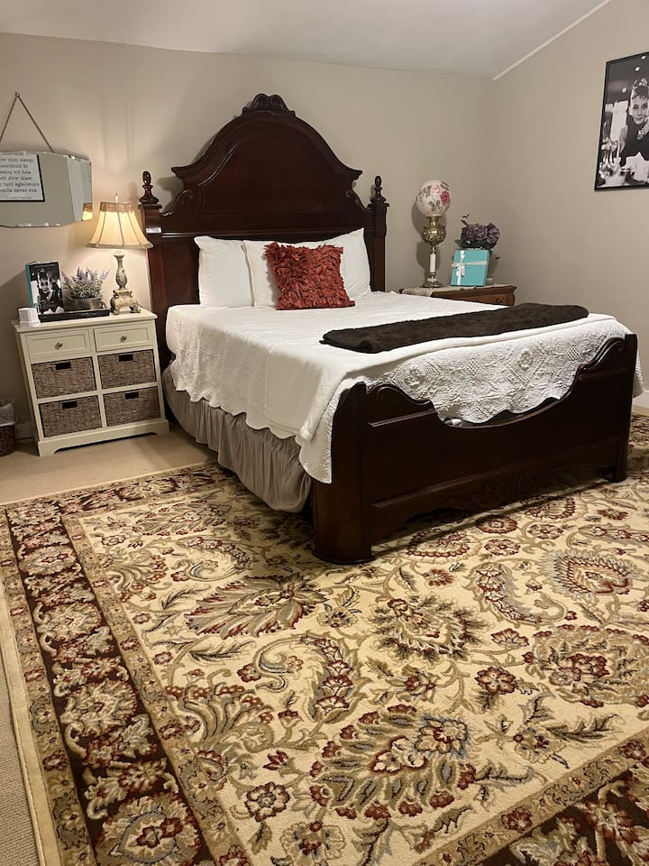Welcome Home To The Hepburn Room At Beaumont B&b! - Natchez, MS