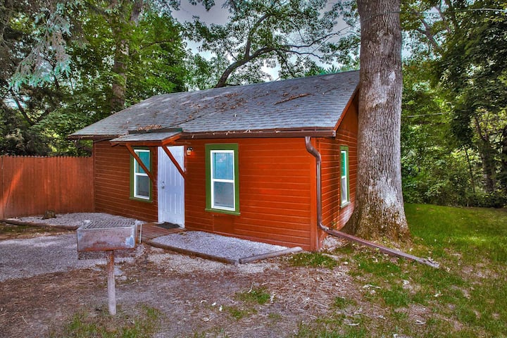 Bbq And Campfires At A Rustic Cabin - Wisconsin Dells, WI