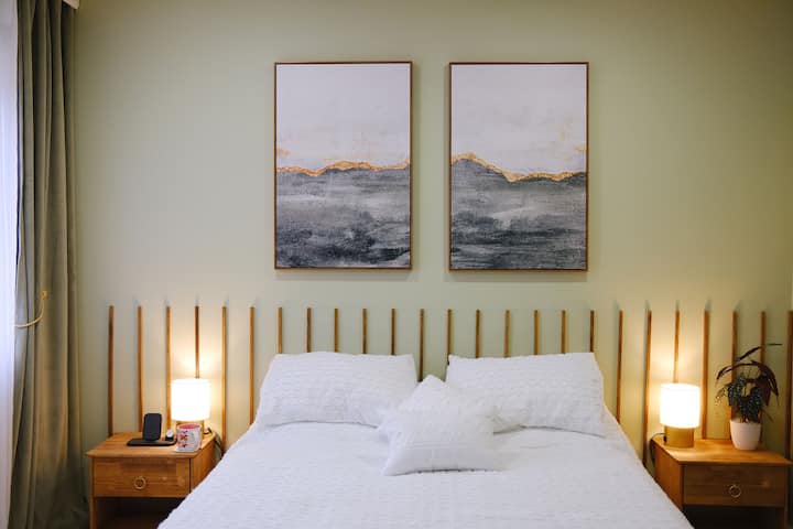 Designer 2b Condo W Rock Creek Park View - Rockville, MD