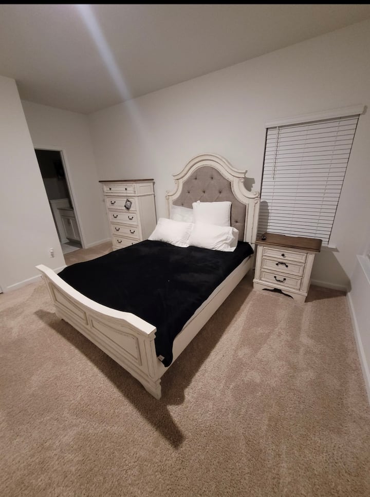 Luxurious Lake Front 1bd With Private Bathroom. - Elgin, SC