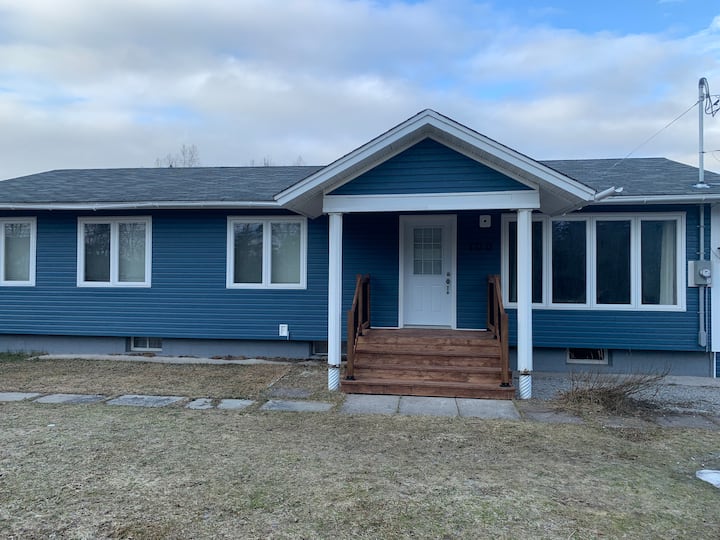 2 Bedroom House On The Beach! - Deer Lake