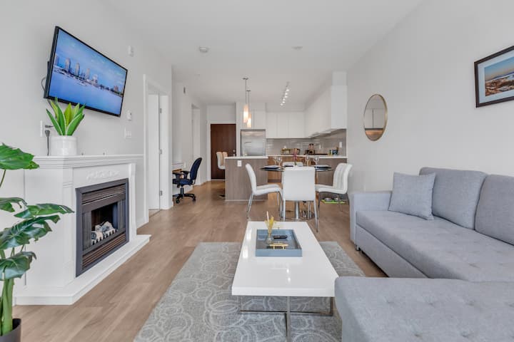 Impeccable 1 Bedroom Townhouse W/patio Min 90 Days - North Vancouver