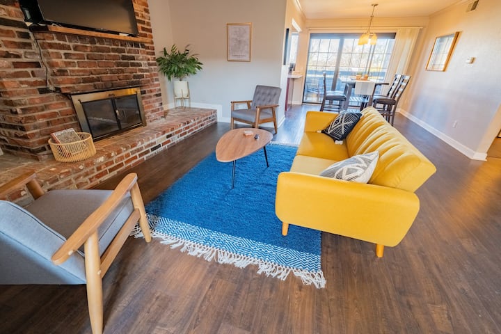 The Boulevard- 2bed + 2bath *Plaza* 30+ Days - Mission, KS