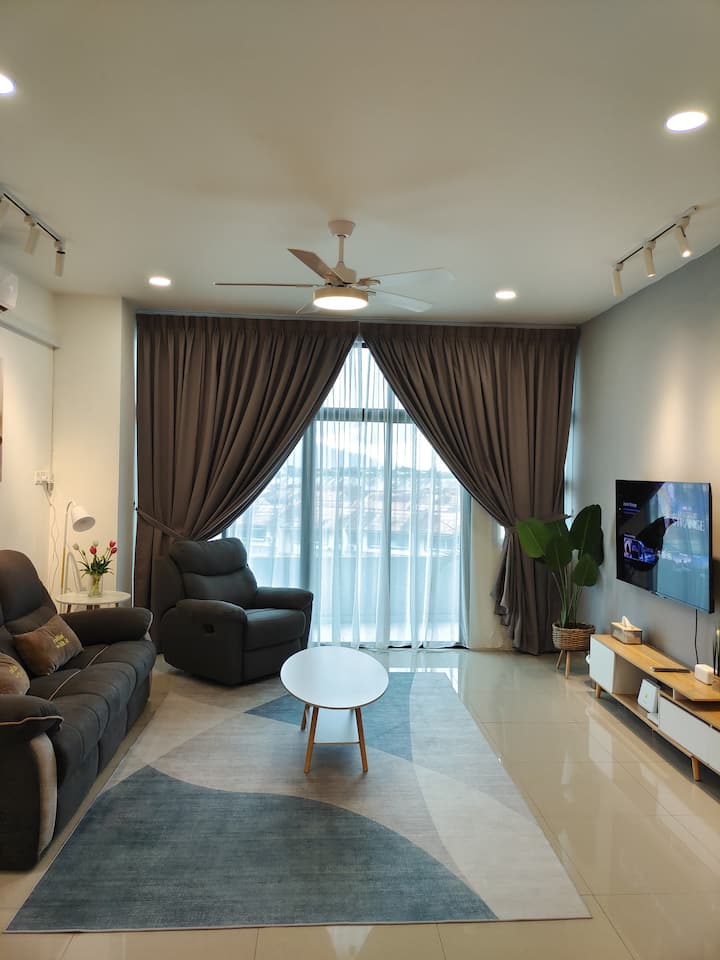 Spacious 3 Bedrooms Condo With Pool And Gym - Kuching