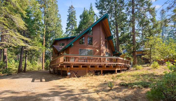 Knotty Pine Chalet - Games, Pool Table, A-frame - Arnold, CA