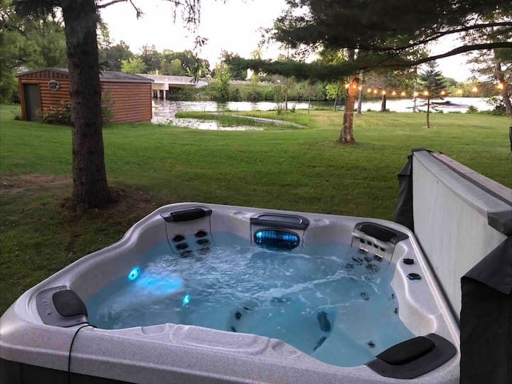 Premier Location Directly On Crosslake - Hot Tub! - Crosslake, MN
