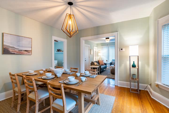 Gracious 6 Bedroom Contemporary Duplex! - Syracuse, NY