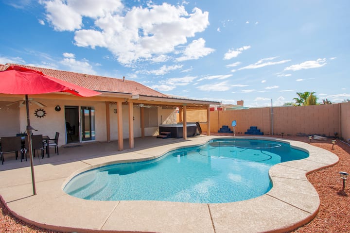 Charming Modern Home With Private Pool & Hot Tub! - Casa Grande, AZ