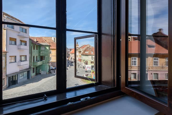 Old Town Story House - Brașov