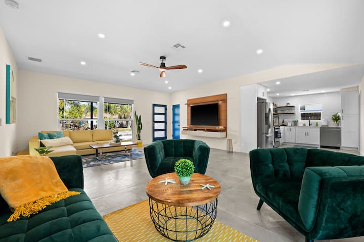 Upscale. Heated Pool. Minutes To The Beach ! - Sarasota, FL
