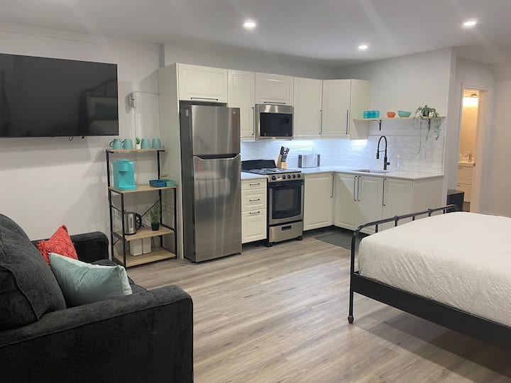 1 Of 5 Luxury Suites In Mitchell Heights Building - Port Stanley
