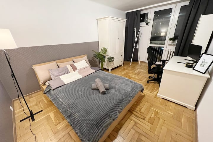 Comfortable Room  Next To Q22 Building - 바르샤바
