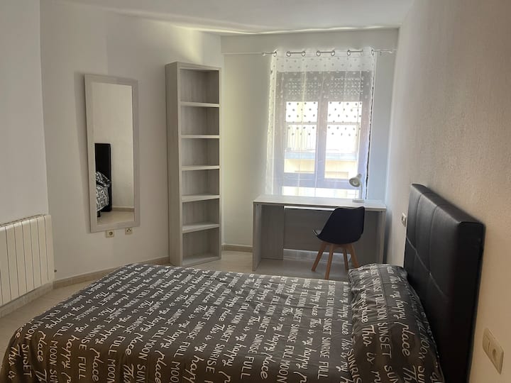 Amplia Habitación Individual 43 En Salamanca - Salamanca