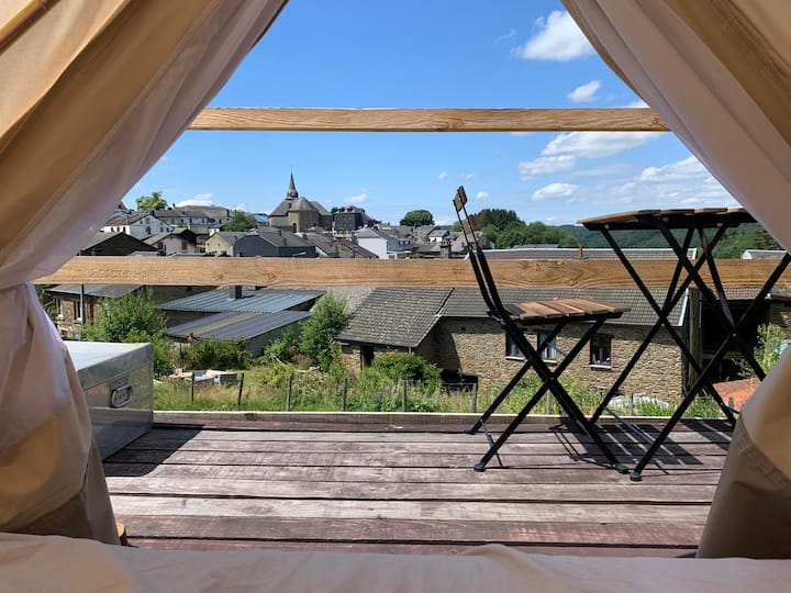 Tente Au Milieu Des Moutons Avec Superbe Vue - 
