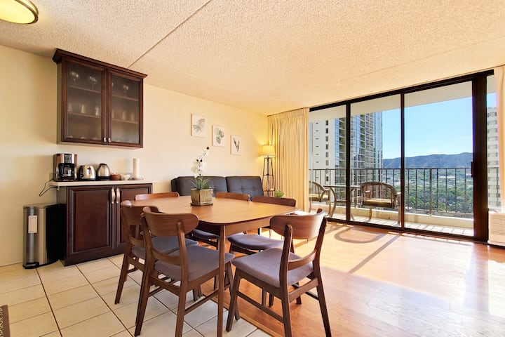 Convenient Apartment In Waikiki W/ Free Parking - Honolulu, HI