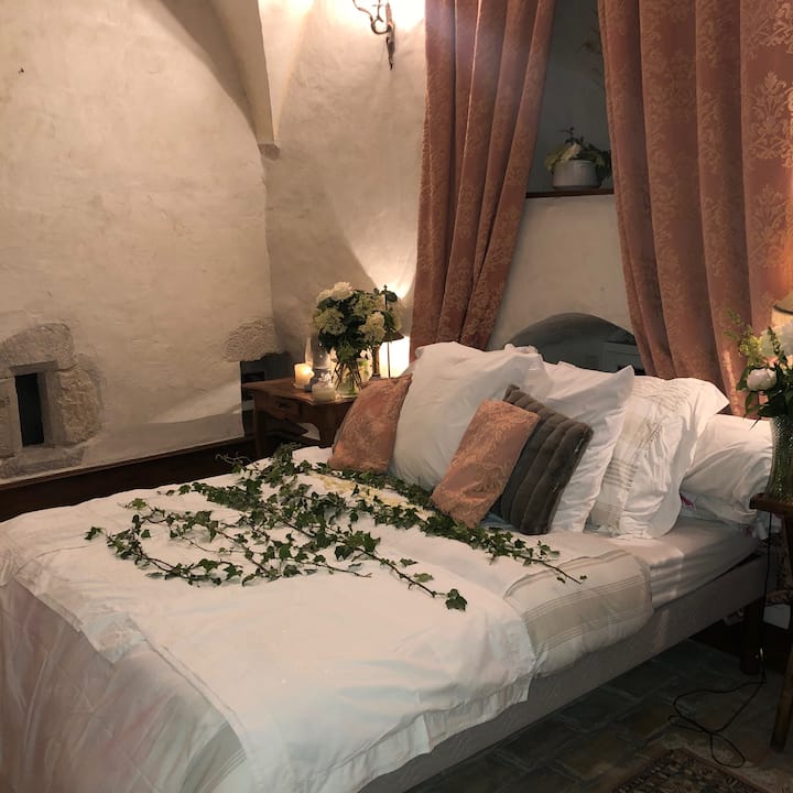 Suite Parentale Dans La Tour Du Château - Confort