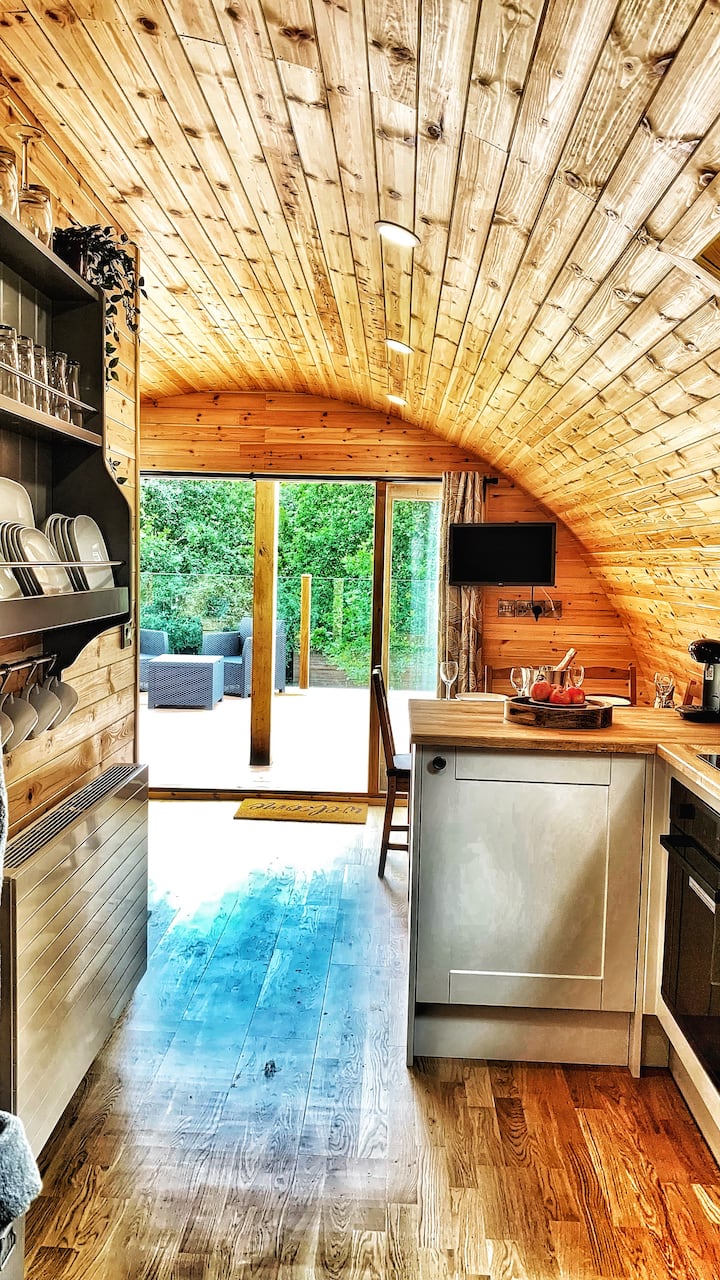 5 Best Log Cabins With Hot Tub Near Bristol, UK | Trip101
