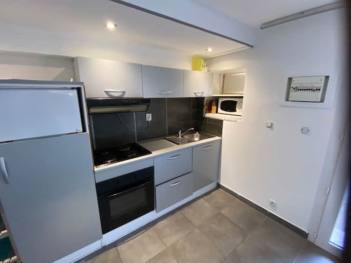 Bel Appartement T2 En Rez De Jardin De Villa - Hyères