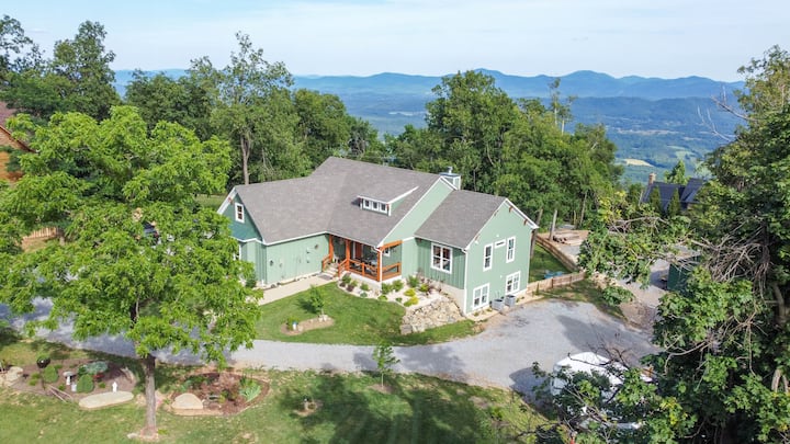 Luxury Guest Quarters W/blue Ridge Mountain
Views - 웨인즈보로