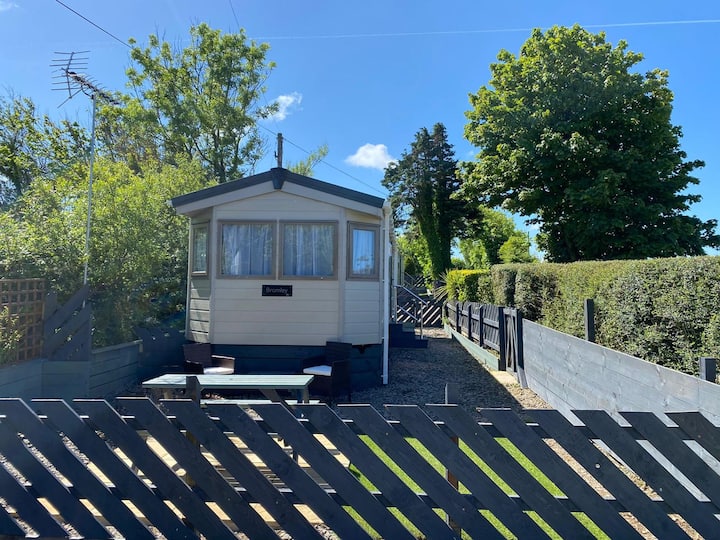 Willows Caravan In Private Garden, Pets Welcome - Croyde