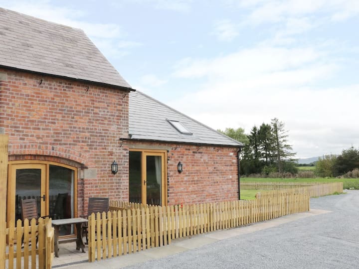 Granary Cottage - Westbury, UK