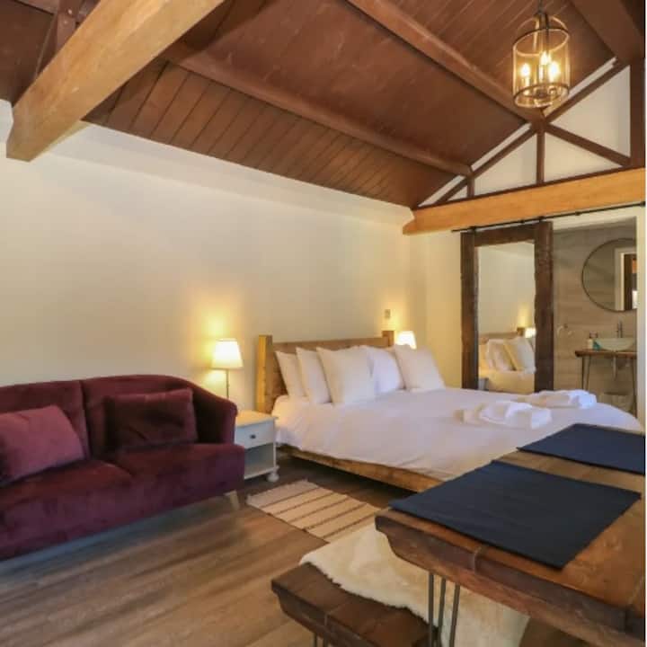 2 'Porrick' Studio Apartment In Country Setting - Buckinghamshire