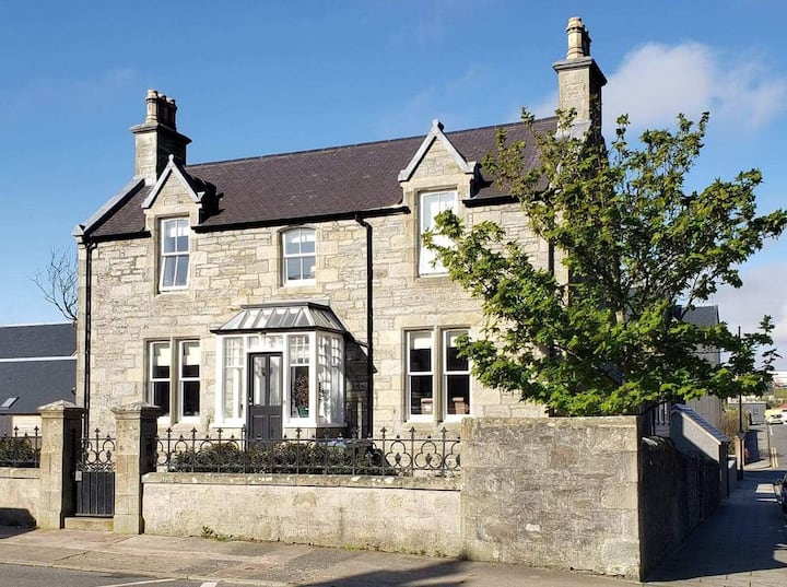 Beautiful 3-story Townhouse In Central Lerwick - Lerwick