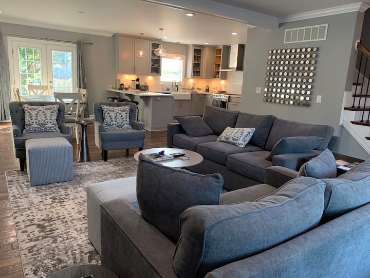 Modern Cheerful Bluegrass Beauty - Lexington, KY