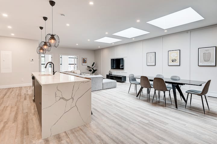 Huge 1376 Sqft Apt With Rooftop - Plaza St-hubert - Montreal