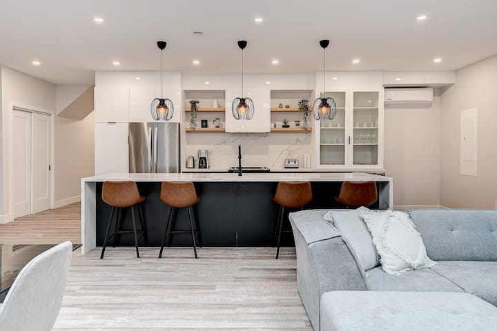 Huge 1376 Sqft Apt With Rooftop - Plaza St-hubert - Laval, Quebec, Canadà