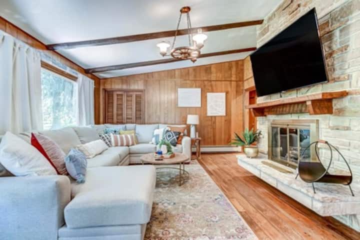 Boston’s Lodge-cabin In The City - Springfield, IL