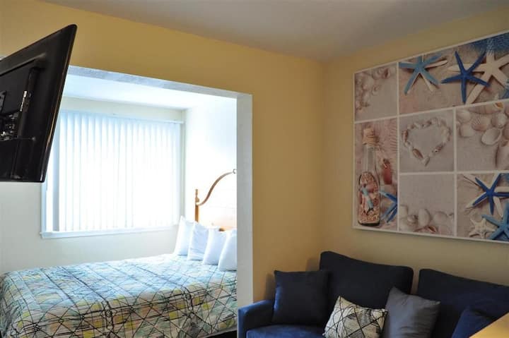 Colonial Inn 

Owner's Apartment - Nags Head, NC