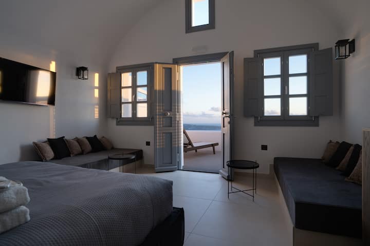 Executive Suite With Indoor Plunge Pool-imeravista - Santorini