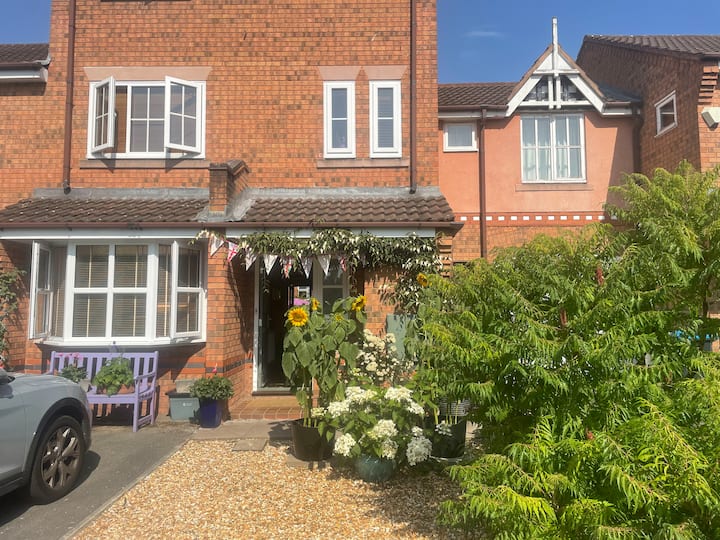 Tastefully Modernised Property With Safe Parking - Chester
