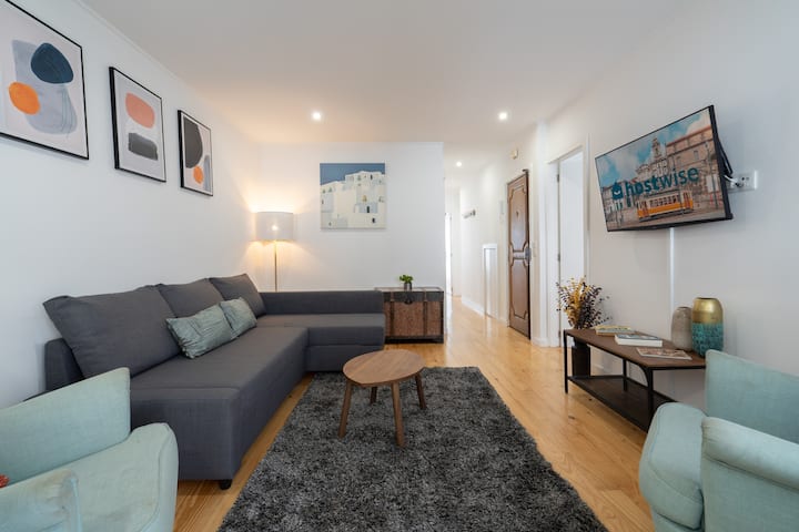 Hostwise - Luxurious Spacious Apartment W/ Terrace - Maia