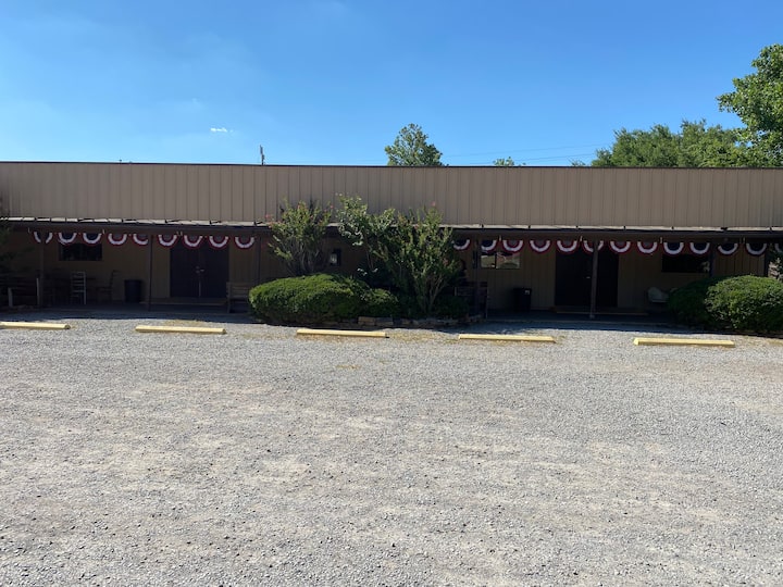 Large Group Friendly Next To Park, Hiking, Lake - Lake Altus-Lugert, OK