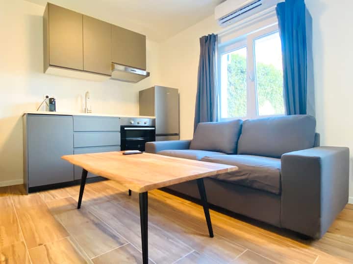 Renovierte Wohnung Für 2 Personen Mit Parkplatz - Split