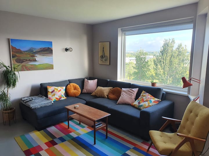 Family-friendly 3br W/ Views & Easy Parking - Reykjavik